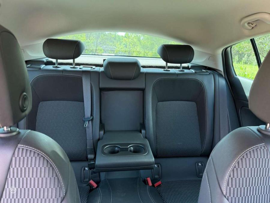 White Opel Insignia 2019 in Mazeikiai, with an engine capacity of 1.96 L and mileage of 300 thousand km for 7500 €, photo 21 on AUTOMOTO.COM.LV