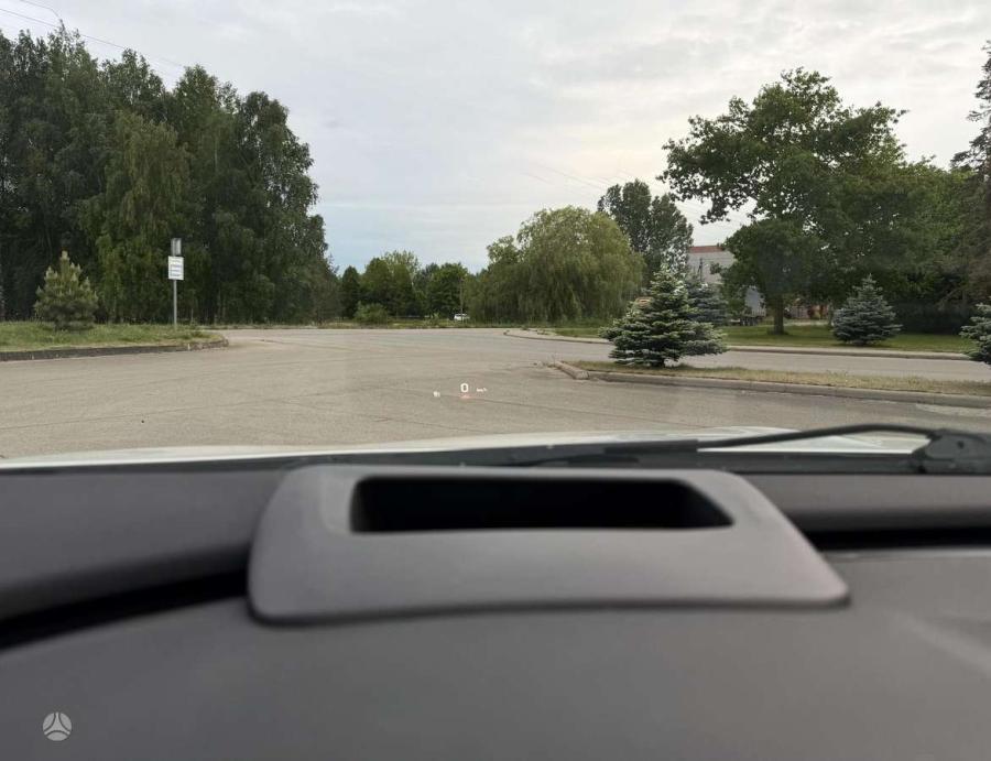 White Opel Insignia 2019 in Mazeikiai, with an engine capacity of 1.96 L and mileage of 300 thousand km for 7500 €, photo 24 on AUTOMOTO.COM.LV
