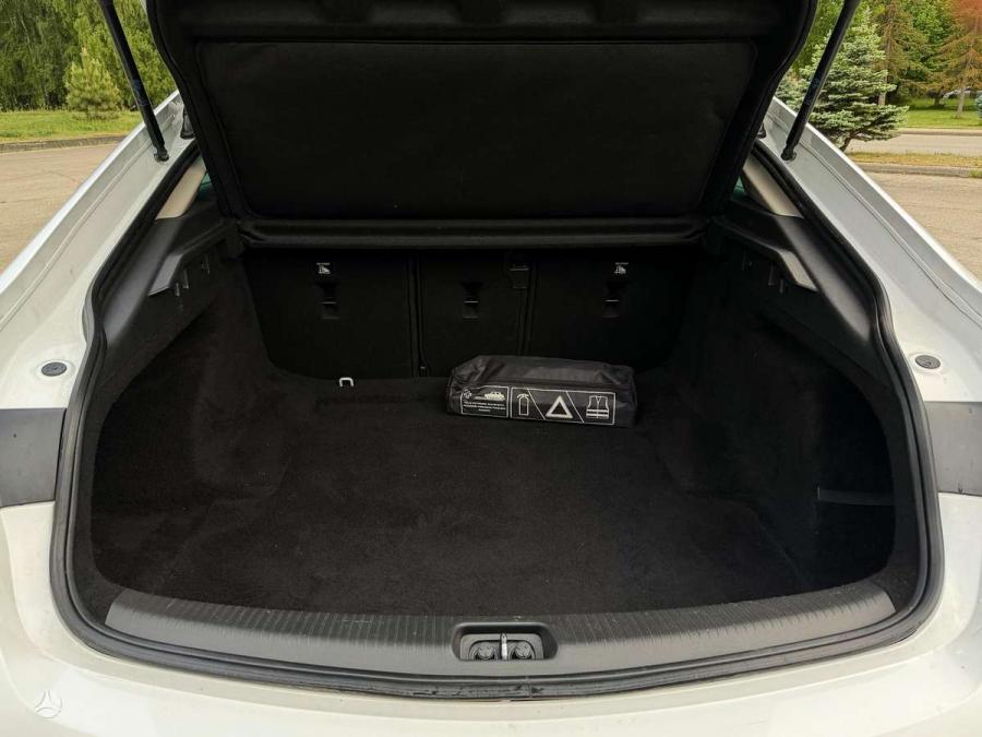 White Opel Insignia 2019 in Mazeikiai, with an engine capacity of 1.96 L and mileage of 300 thousand km for 7500 €, photo 26 on AUTOMOTO.COM.LV