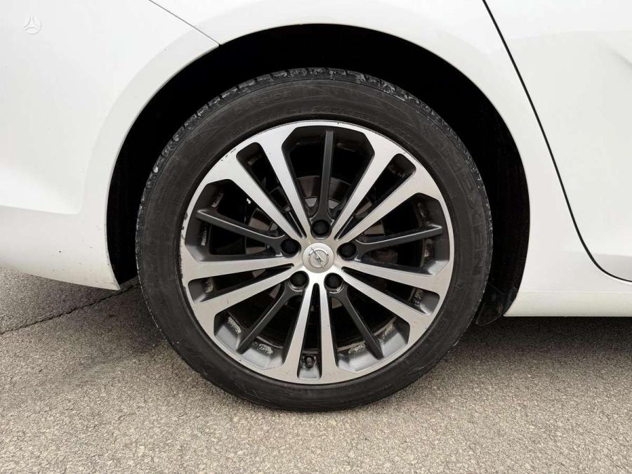 White Opel Insignia 2019 in Mazeikiai, with an engine capacity of 1.96 L and mileage of 300 thousand km for 7500 €, photo 28 on AUTOMOTO.COM.LV
