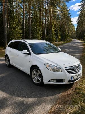 White Opel Insignia 2012 in Liepaja, with an engine capacity of 2.00 L and mileage of 330 thousand km for 2900 €, photo  on AUTOMOTO.COM.LV