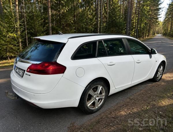 White Opel Insignia 2012 in Liepaja, with an engine capacity of 2.00 L and mileage of 330 thousand km for 2900 €, photo 2 on AUTOMOTO.COM.LV