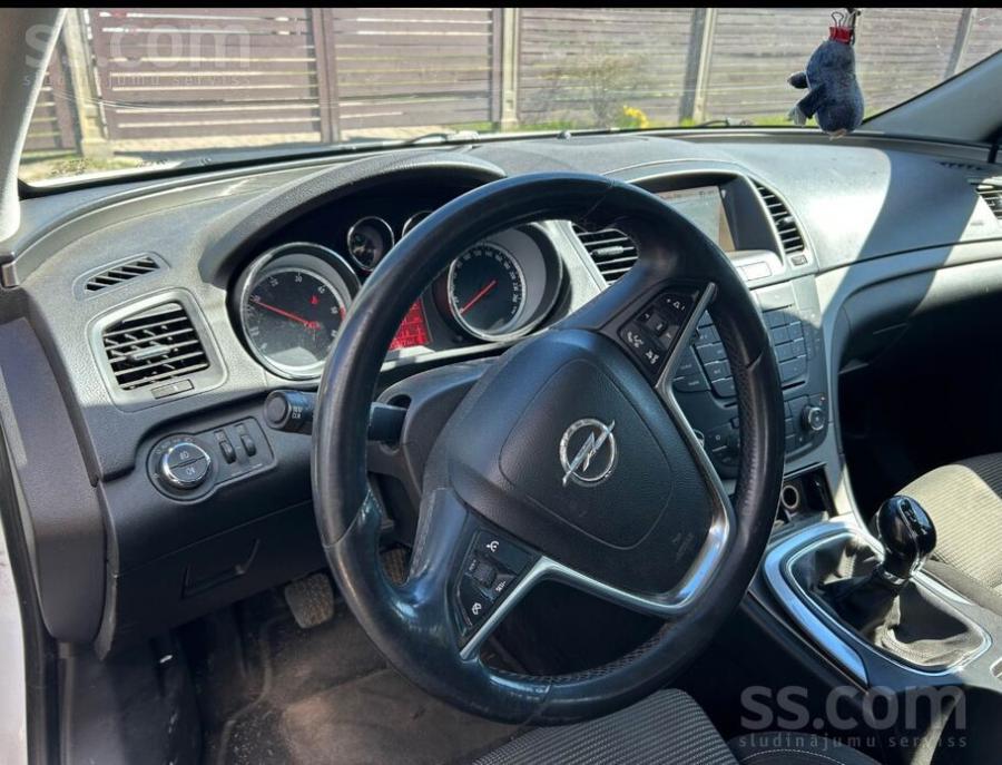 Balts Opel Insignia 2012 Liepāja, ar dzinēja tilpumu 2.00 L un nobraukumu 330 tūkst. km par 2900 €, foto 4 vietnē AUTOMOTO.COM.LV