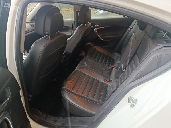 White Opel Insignia 2008 in Mazeikiai, with an engine capacity of 2.00 L and mileage of 328 thousand km for 1500 €, photo 7 on AUTOMOTO.COM.LV