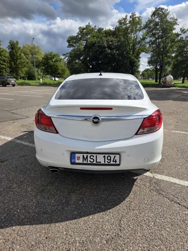 Balts Opel Insignia 2009 Alīta, ar dzinēja tilpumu 1.96 L un nobraukumu 326 tūkst. km par 2450 €, foto 3 vietnē AUTOMOTO.COM.LV