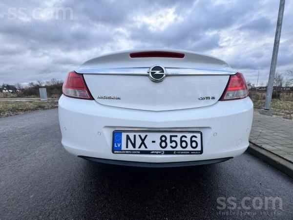 White Opel Insignia 2011 in Jelgava, with an engine capacity of 2.90 L and mileage of 207 thousand km for 4200 €, photo 3 on AUTOMOTO.COM.LV