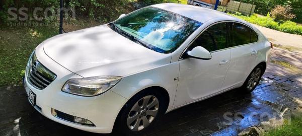 Balts Opel Insignia 2011 Rīga, ar dzinēja tilpumu 2.00 L un nobraukumu 267 tūkst. km par 3500 €, foto 2 vietnē AUTOMOTO.COM.LV