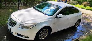 White Opel Insignia 2011 in Riga, with an engine capacity of 2.00 L and mileage of 267 thousand km for 3000 €, photo 3 on AUTOMOTO.COM.LV