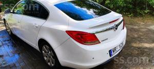 White Opel Insignia 2011 in Riga, with an engine capacity of 2.00 L and mileage of 267 thousand km for 3000 €, photo 6 on AUTOMOTO.COM.LV