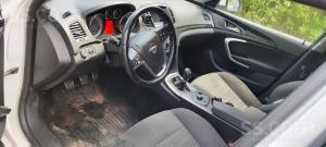 White Opel Insignia 2011 in Riga, with an engine capacity of 2.00 L and mileage of 267 thousand km for 3000 €, photo 15 on AUTOMOTO.COM.LV