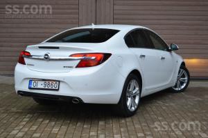 White Opel Insignia 2014 in Jelgava, with an engine capacity of 2.00 L and mileage of 0 thousand km for 6690 €, photo 3 on AUTOMOTO.COM.LV