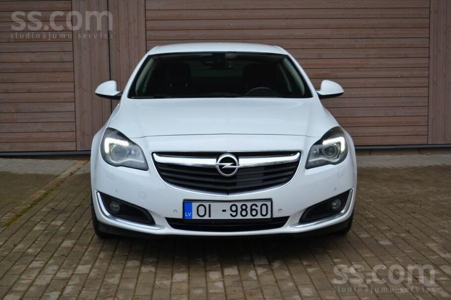 White Opel Insignia 2014 in Jelgava, with an engine capacity of 2.00 L and mileage of 0 thousand km for 6690 €, photo 5 on AUTOMOTO.COM.LV