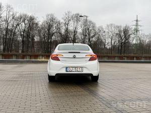 White Opel Insignia 2014 in Riga, with an engine capacity of 2.00 L and mileage of 162 thousand km for 6250 €, photo 4 on AUTOMOTO.COM.LV