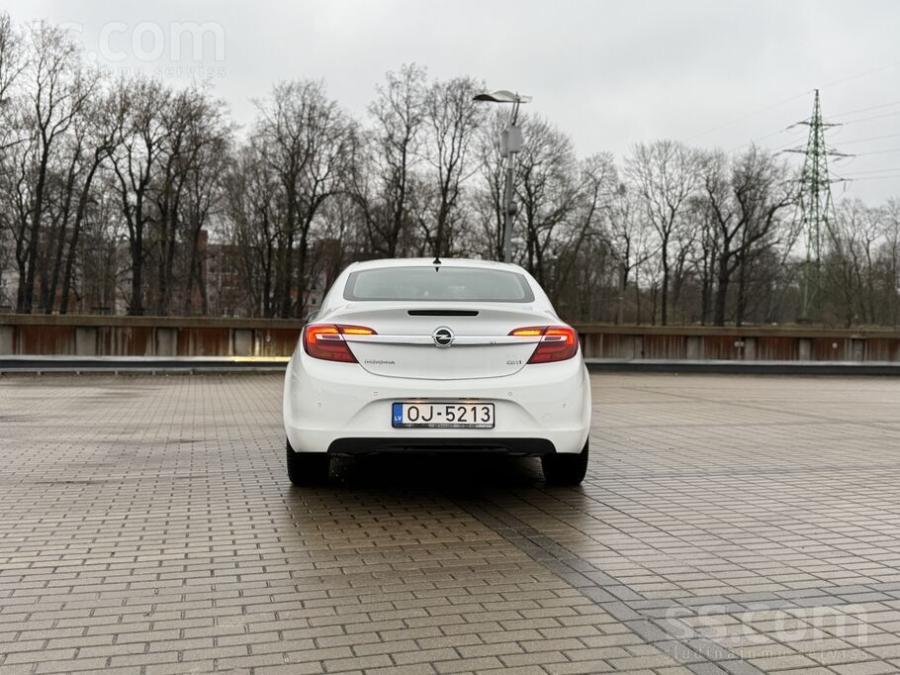White Opel Insignia 2014 in Riga, with an engine capacity of 2.00 L and mileage of 162 thousand km for 6250 €, photo 4 on AUTOMOTO.COM.LV