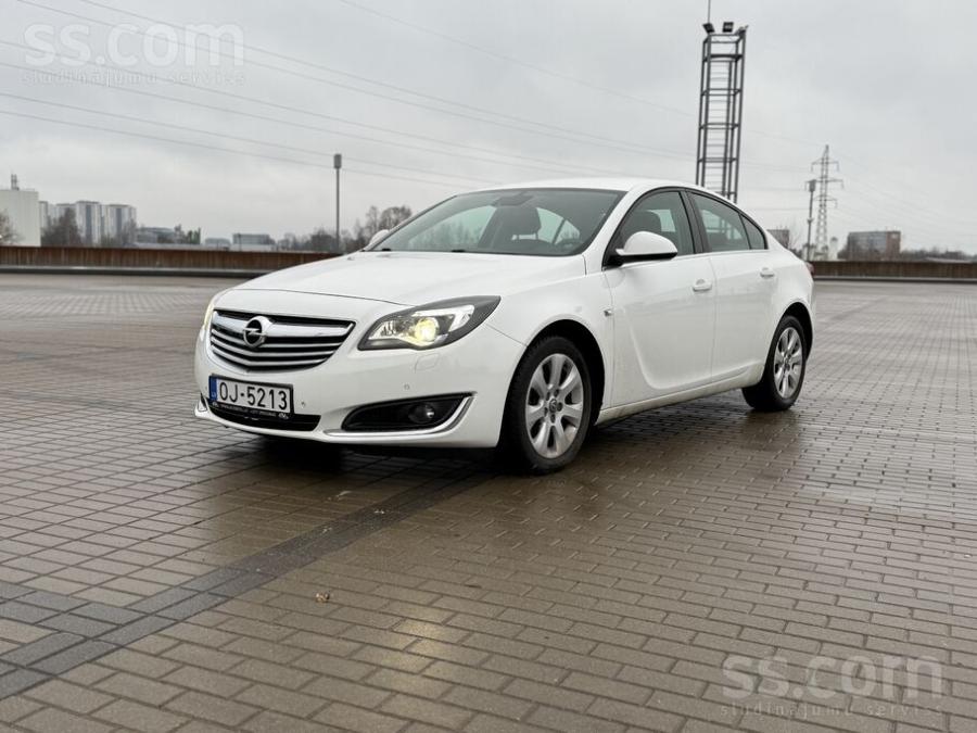 White Opel Insignia 2014 in Riga, with an engine capacity of 2.00 L and mileage of 162 thousand km for 6250 €, photo 7 on AUTOMOTO.COM.LV