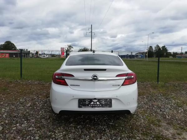 White Opel Insignia 2014 in Saldus, with an engine capacity of 2.00 L and mileage of 198 thousand km for 6500 €, photo 6 on AUTOMOTO.COM.LV