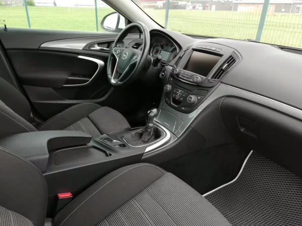 White Opel Insignia 2014 in Saldus, with an engine capacity of 2.00 L and mileage of 198 thousand km for 6500 €, photo 10 on AUTOMOTO.COM.LV