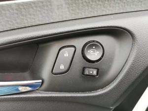 Balts Opel Insignia 2014 Saldus, ar dzinēja tilpumu 2.00 L un nobraukumu 198 tūkst. km par 6500 €, foto 19 vietnē AUTOMOTO.COM.LV