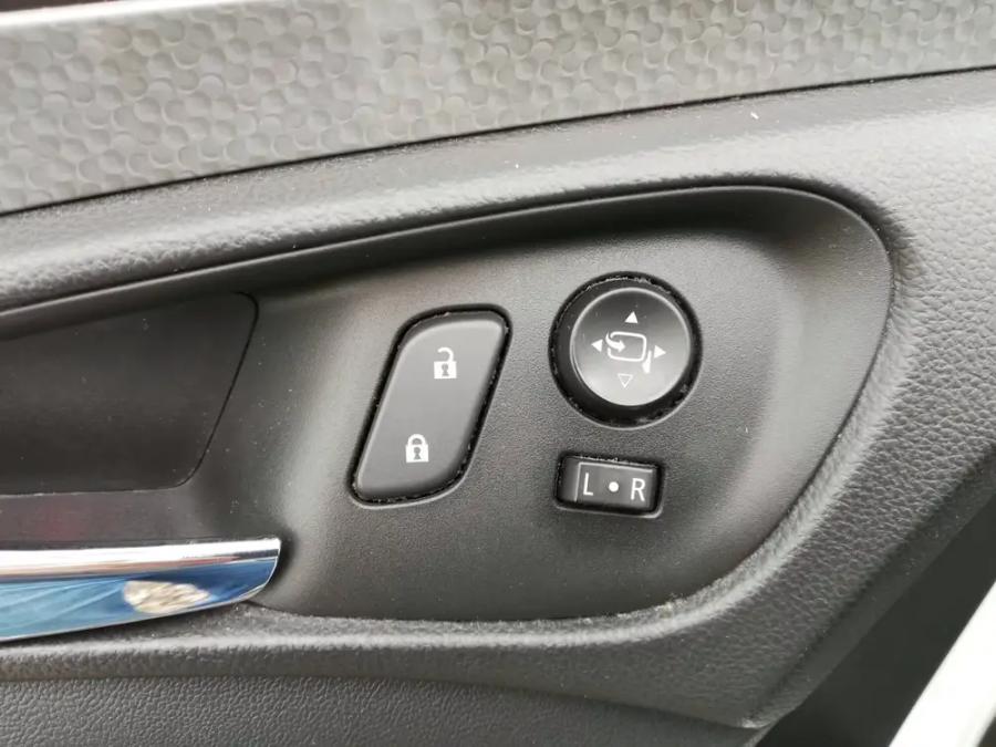 Balts Opel Insignia 2014 Saldus, ar dzinēja tilpumu 2.00 L un nobraukumu 198 tūkst. km par 6500 €, foto 19 vietnē AUTOMOTO.COM.LV