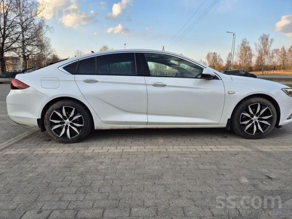 White Opel Insignia 2017 in Jelgava, with an engine capacity of 1.50 L and mileage of 106 thousand km for 9000 €, photo 4 on AUTOMOTO.COM.LV