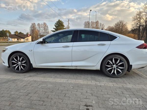 White Opel Insignia 2017 in Jelgava, with an engine capacity of 1.50 L and mileage of 106 thousand km for 9000 €, photo 7 on AUTOMOTO.COM.LV