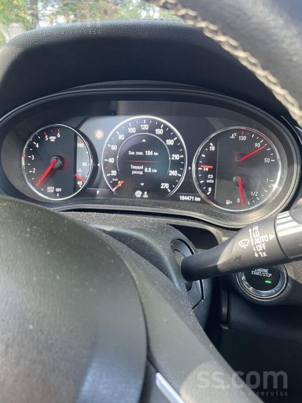 White Opel Insignia 2017 in Riga, with an engine capacity of 1.60 L and mileage of 200 thousand km for 8500 €, photo 3 on AUTOMOTO.COM.LV