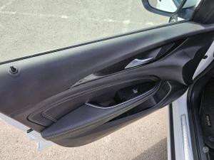 Balts Opel Insignia 2017 Šauļi, ar dzinēja tilpumu 2.00 L un nobraukumu 250 tūkst. km par 6200 €, foto 22 vietnē AUTOMOTO.COM.LV