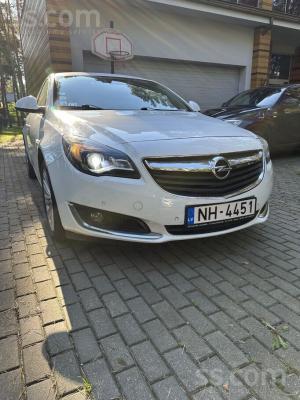 White Opel Insignia 2017 in Riga, with an engine capacity of 1.60 L and mileage of 207 thousand km for 6900 €, photo 6 on AUTOMOTO.COM.LV