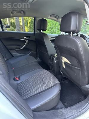 White Opel Insignia 2017 in Riga, with an engine capacity of 1.60 L and mileage of 207 thousand km for 6900 €, photo 9 on AUTOMOTO.COM.LV