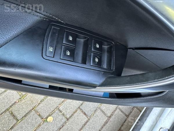 White Opel Insignia 2017 in Riga, with an engine capacity of 1.60 L and mileage of 207 thousand km for 6900 €, photo 9 on AUTOMOTO.COM.LV
