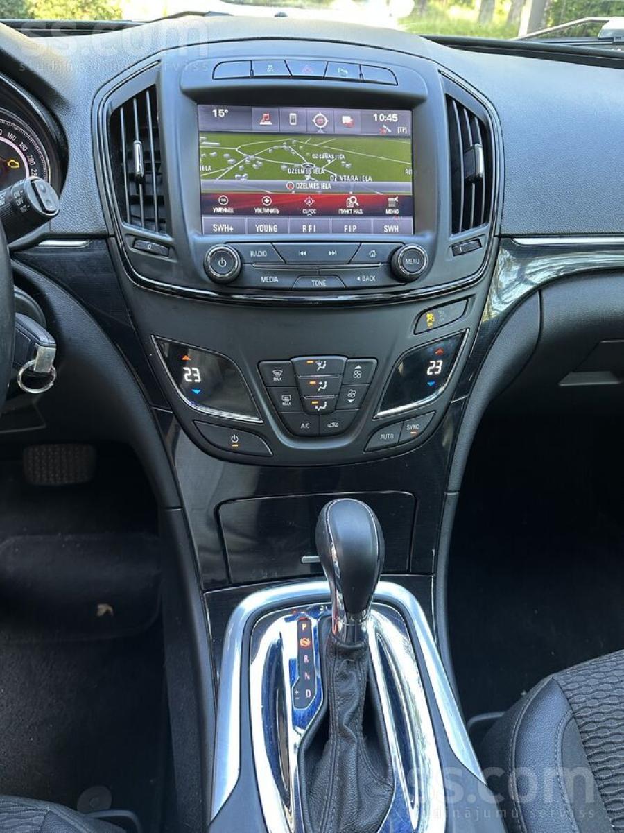 White Opel Insignia 2017 in Riga, with an engine capacity of 1.60 L and mileage of 207 thousand km for 6900 €, photo 11 on AUTOMOTO.COM.LV