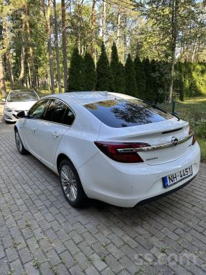 White Opel Insignia 2017 in Riga, with an engine capacity of 1.60 L and mileage of 207 thousand km for 6900 €, photo 13 on AUTOMOTO.COM.LV