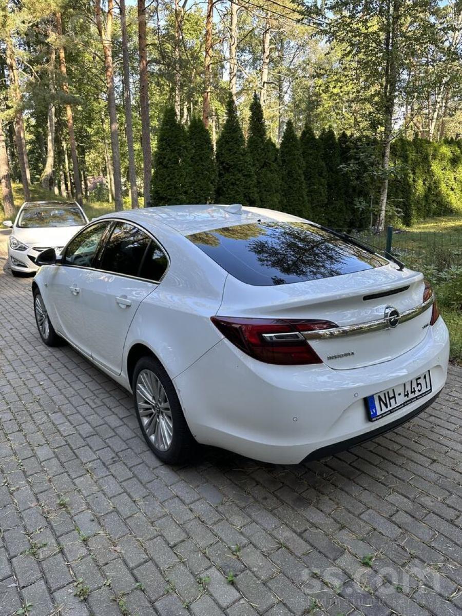 White Opel Insignia 2017 in Riga, with an engine capacity of 1.60 L and mileage of 207 thousand km for 6900 €, photo 13 on AUTOMOTO.COM.LV
