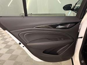 Balts Opel Insignia 2017 Marijampole, ar dzinēja tilpumu 1.96 L un nobraukumu 206 tūkst. km par 11250 €, foto 7 vietnē AUTOMOTO.COM.LV