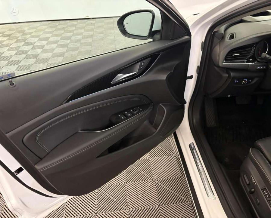 Balts Opel Insignia 2017 Marijampole, ar dzinēja tilpumu 1.96 L un nobraukumu 206 tūkst. km par 11250 €, foto 10 vietnē AUTOMOTO.COM.LV