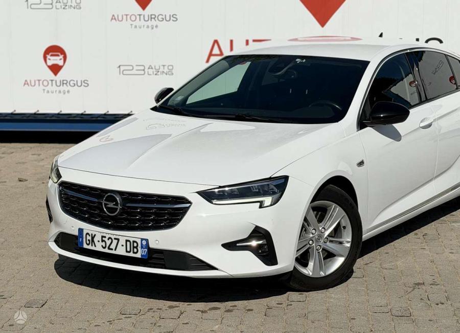 White Opel Insignia 2022 in Taurage, with an engine capacity of 2.00 L and mileage of 252 thousand km for 10800 €, photo 3 on AUTOMOTO.COM.LV