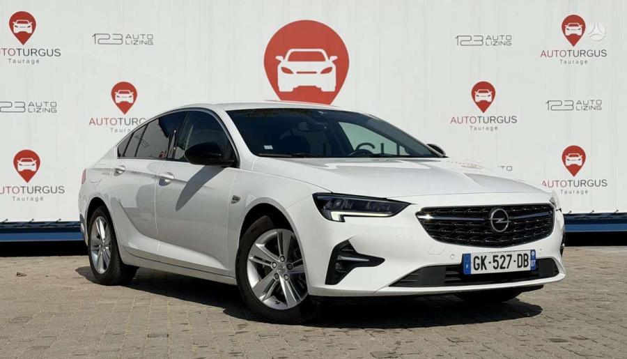White Opel Insignia 2022 in Taurage, with an engine capacity of 2.00 L and mileage of 252 thousand km for 10800 €, photo 4 on AUTOMOTO.COM.LV