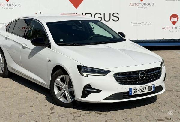 White Opel Insignia 2022 in Taurage, with an engine capacity of 2.00 L and mileage of 252 thousand km for 10800 €, photo 5 on AUTOMOTO.COM.LV