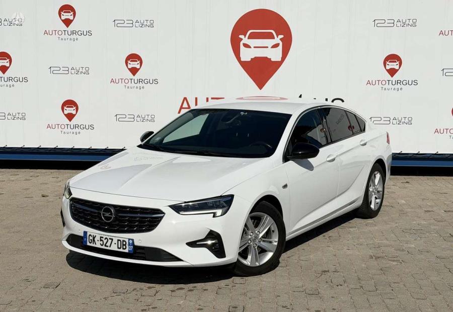 White Opel Insignia 2022 in Taurage, with an engine capacity of 2.00 L and mileage of 252 thousand km for 10800 €, photo 8 on AUTOMOTO.COM.LV