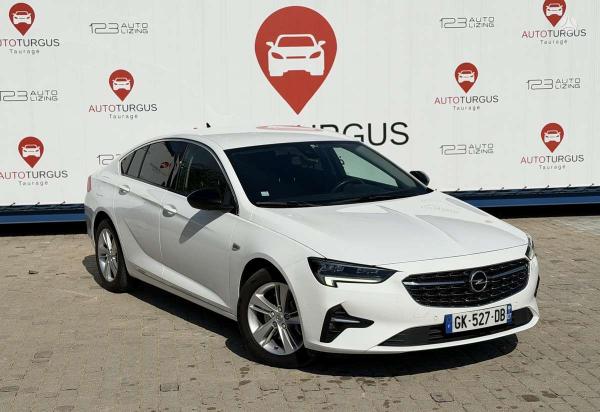 White Opel Insignia 2022 in Taurage, with an engine capacity of 2.00 L and mileage of 252 thousand km for 10800 €, photo 10 on AUTOMOTO.COM.LV