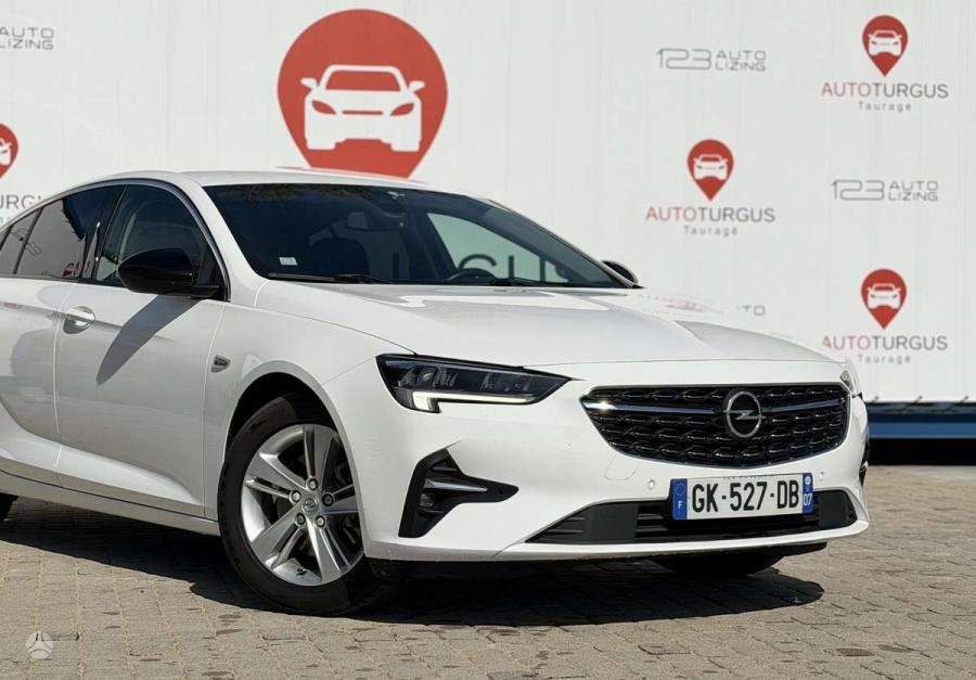 White Opel Insignia 2022 in Taurage, with an engine capacity of 2.00 L and mileage of 252 thousand km for 10800 €, photo 11 on AUTOMOTO.COM.LV