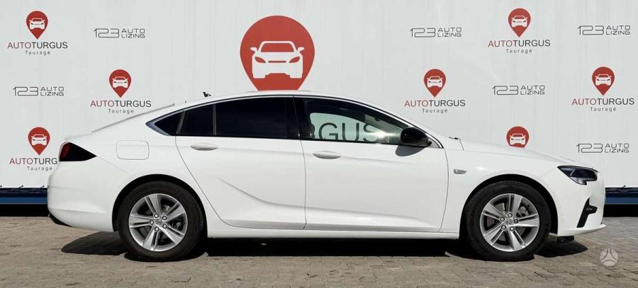 White Opel Insignia 2022 in Taurage, with an engine capacity of 2.00 L and mileage of 252 thousand km for 10800 €, photo 12 on AUTOMOTO.COM.LV