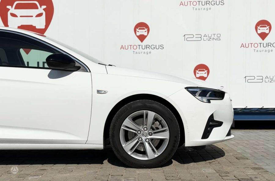 White Opel Insignia 2022 in Taurage, with an engine capacity of 2.00 L and mileage of 252 thousand km for 10800 €, photo 14 on AUTOMOTO.COM.LV
