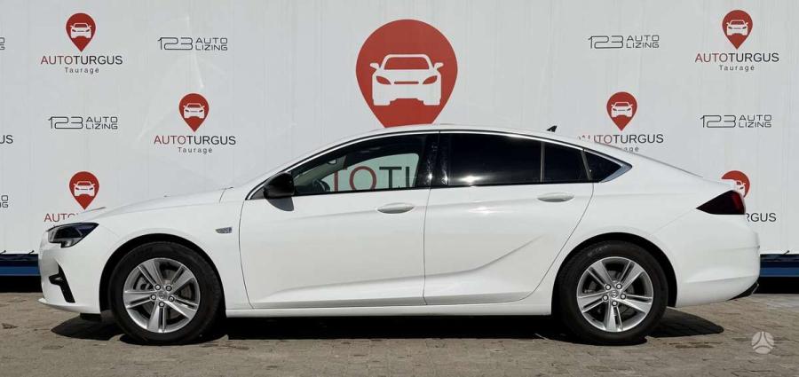 White Opel Insignia 2022 in Taurage, with an engine capacity of 2.00 L and mileage of 252 thousand km for 10800 €, photo 15 on AUTOMOTO.COM.LV