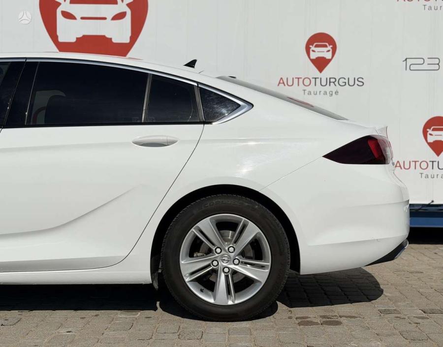 White Opel Insignia 2022 in Taurage, with an engine capacity of 2.00 L and mileage of 252 thousand km for 10800 €, photo 16 on AUTOMOTO.COM.LV