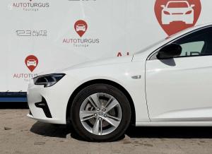 White Opel Insignia 2022 in Taurage, with an engine capacity of 2.00 L and mileage of 252 thousand km for 10800 €, photo 17 on AUTOMOTO.COM.LV