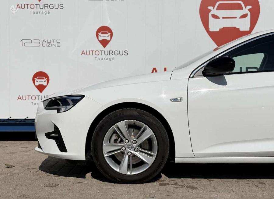 White Opel Insignia 2022 in Taurage, with an engine capacity of 2.00 L and mileage of 252 thousand km for 10800 €, photo 17 on AUTOMOTO.COM.LV