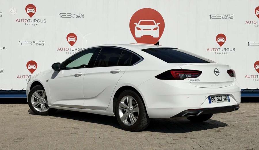 White Opel Insignia 2022 in Taurage, with an engine capacity of 2.00 L and mileage of 252 thousand km for 10800 €, photo 20 on AUTOMOTO.COM.LV