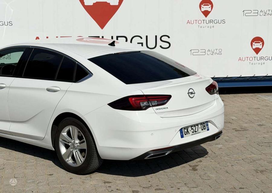 White Opel Insignia 2022 in Taurage, with an engine capacity of 2.00 L and mileage of 252 thousand km for 10800 €, photo 21 on AUTOMOTO.COM.LV