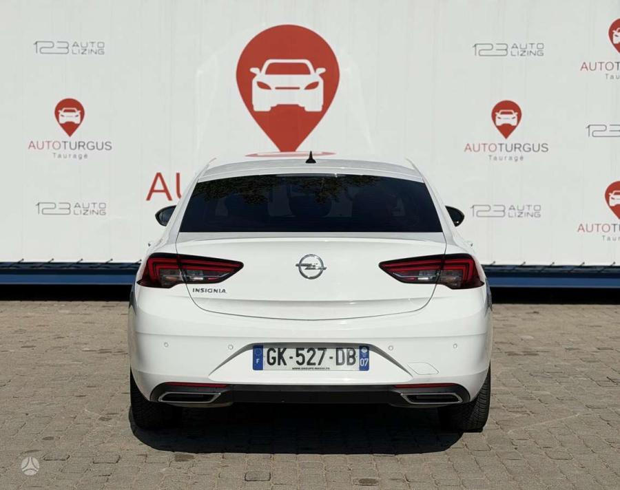 White Opel Insignia 2022 in Taurage, with an engine capacity of 2.00 L and mileage of 252 thousand km for 10800 €, photo 22 on AUTOMOTO.COM.LV